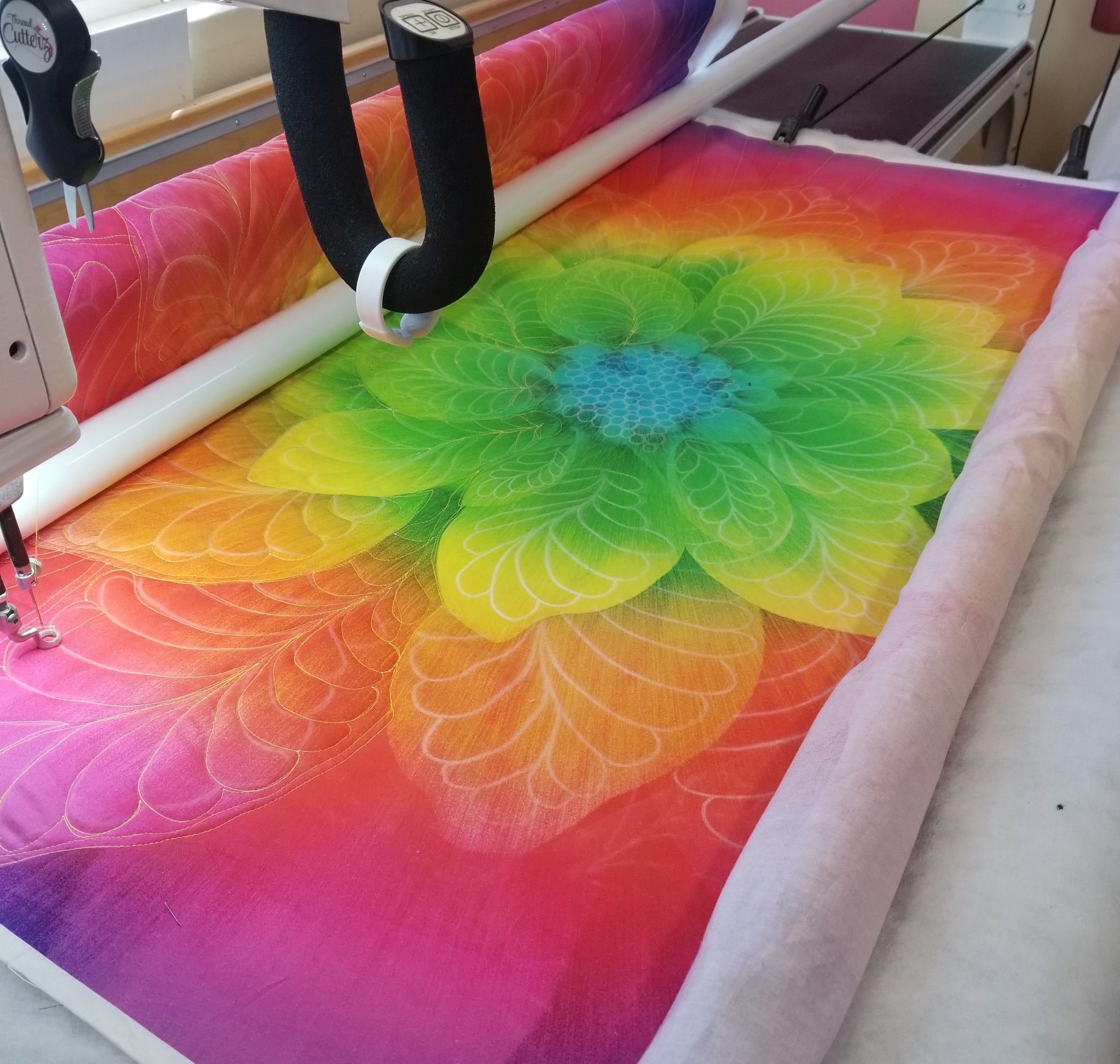 Quilt Pounce Pad, White Chalk – Hancy Creations/Full Line Stencil Store